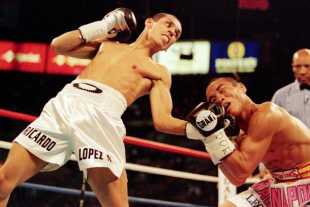 October 11, 1992: Lopez vs Lin. "El Finito" Notches Another Title Win.